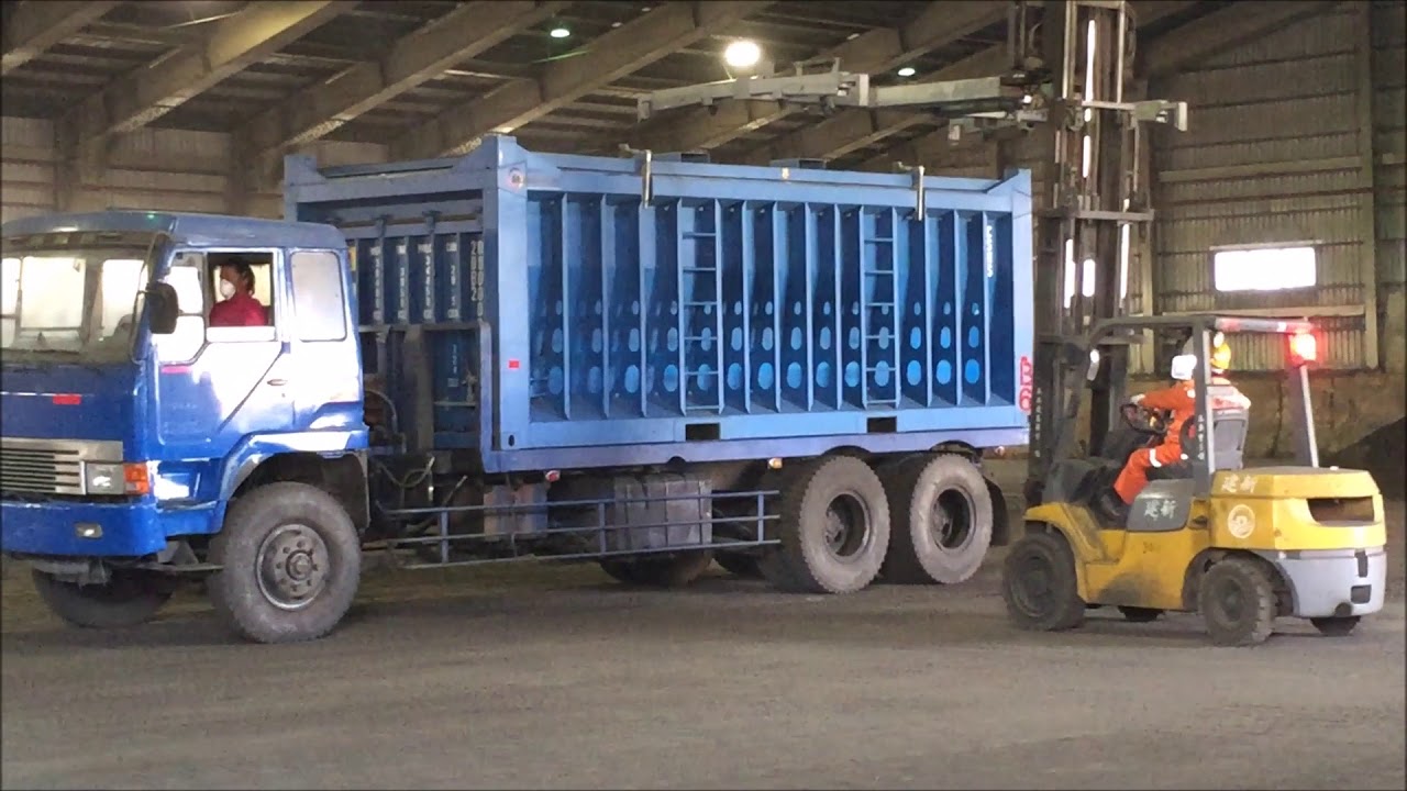 Containerised Bulk Handling Rotainer® Lid Lifting - YouTube