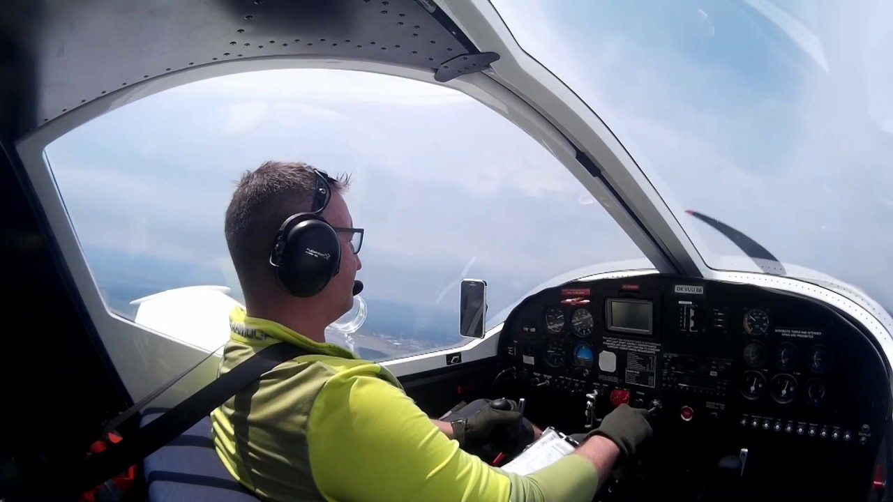 Skyleader 400 LKPO zatáčky, pády - YouTube