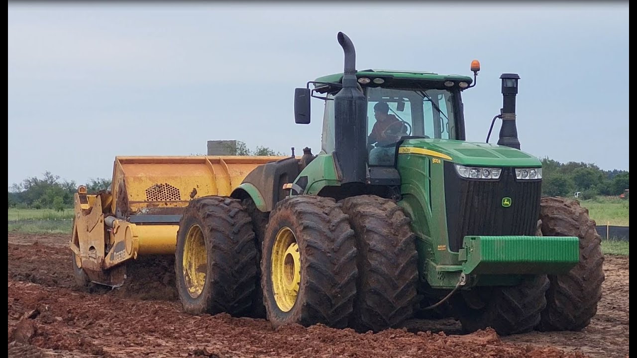 Deere 9570R and 9R 590 Pulling Scrapers - YouTube