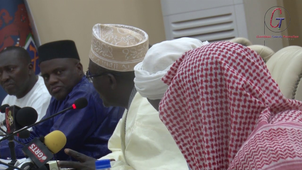 Mufti Menk meets the President of The Gambia at the State house - YouTube