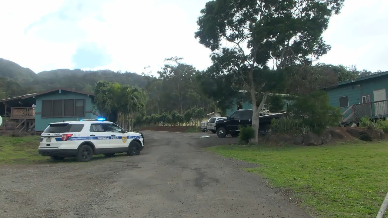 Barricade situation on Kunia Road ends after suspect surrenders - YouTube