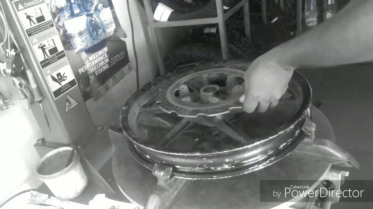 How to Fit Tubeless Tyre by Machine. - YouTube