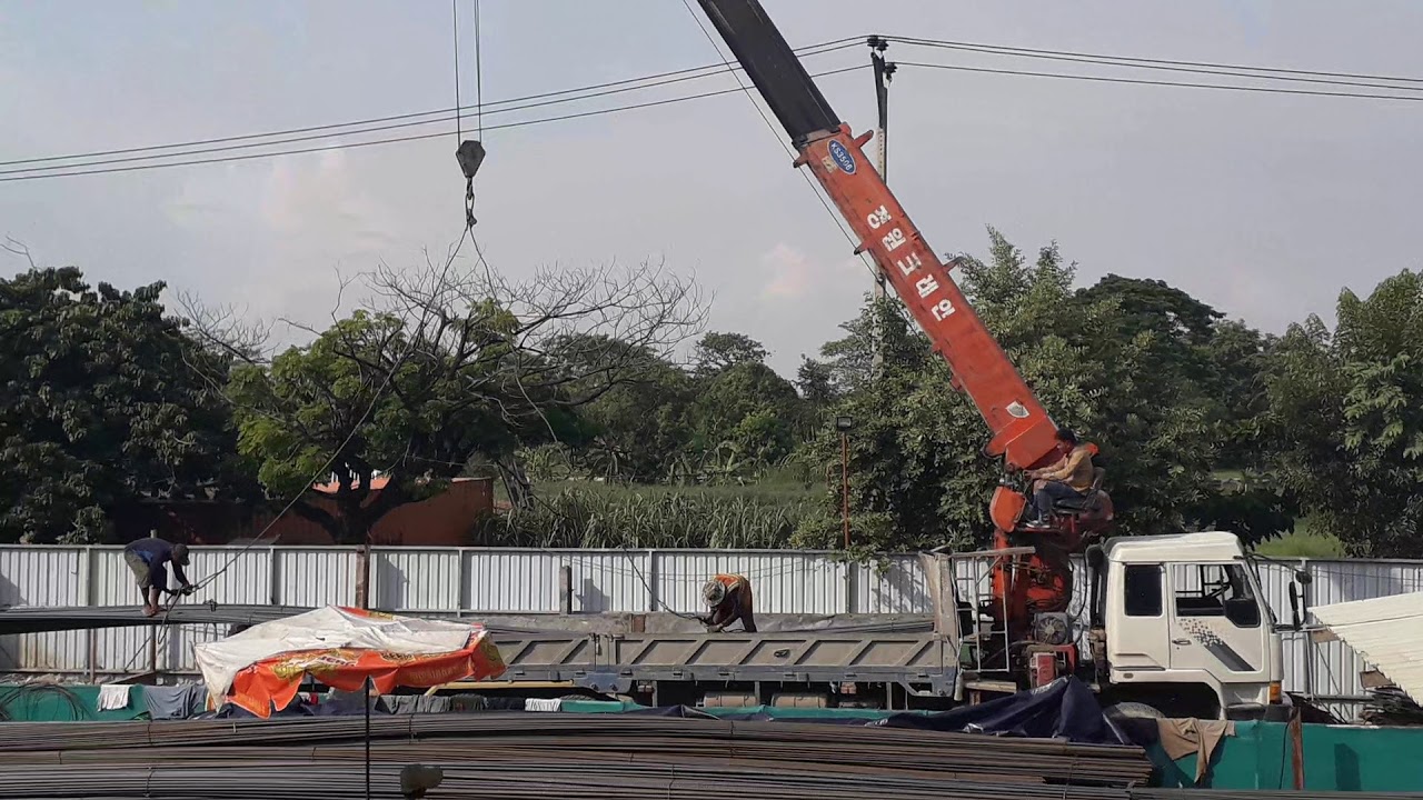 Unloading rebar - YouTube