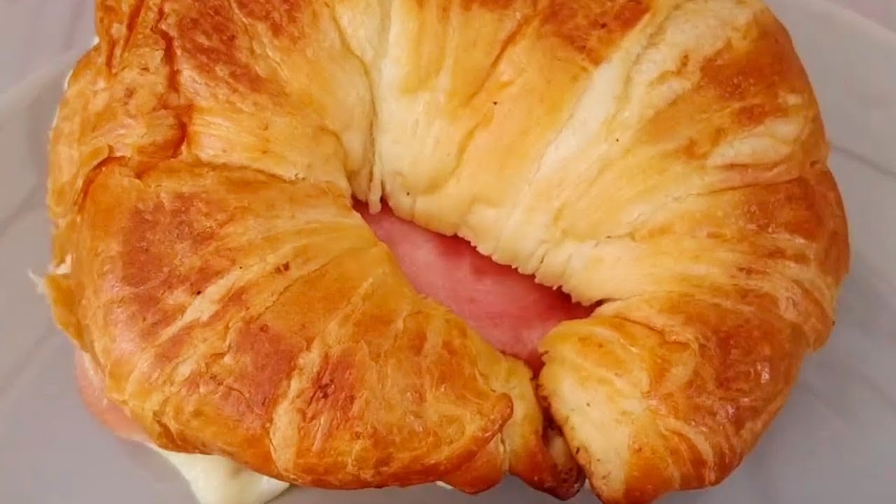 Cuernitos rellenos de jamón y queso - YouTube