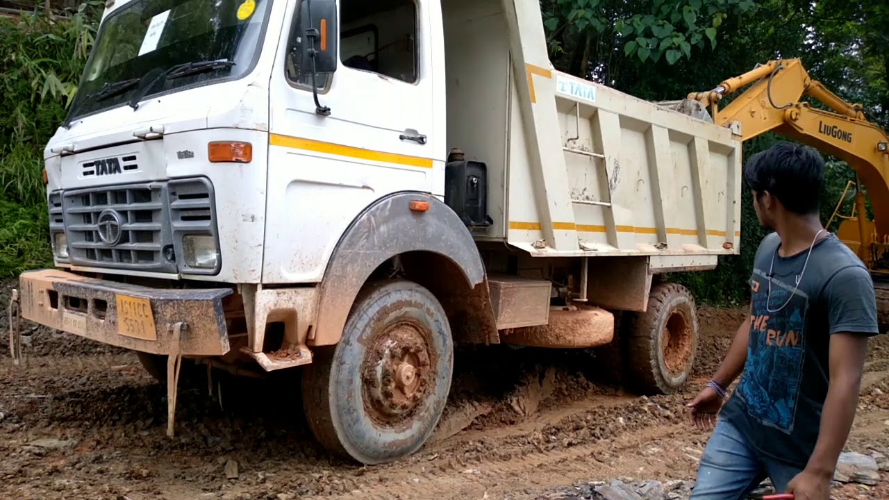 Tata Tipper 1618 4×4 Indian best heavy transport stuck in mud - YouTube