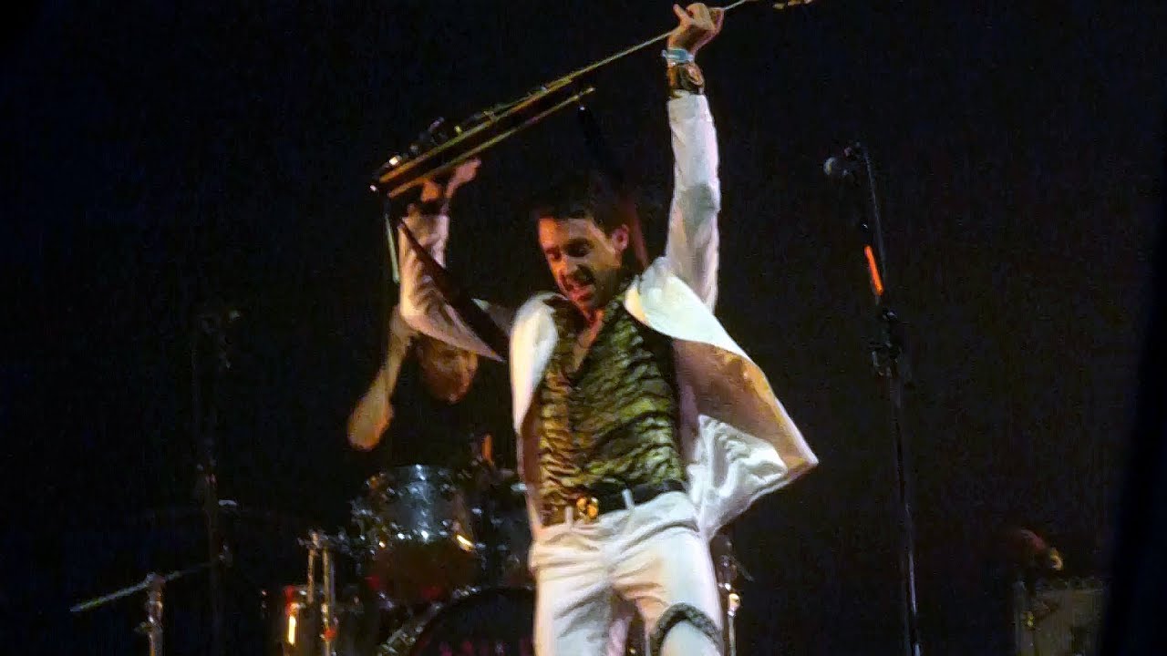 Miles Kane live at Lowlands 2018, crowd singalong to DFWYA - YouTube