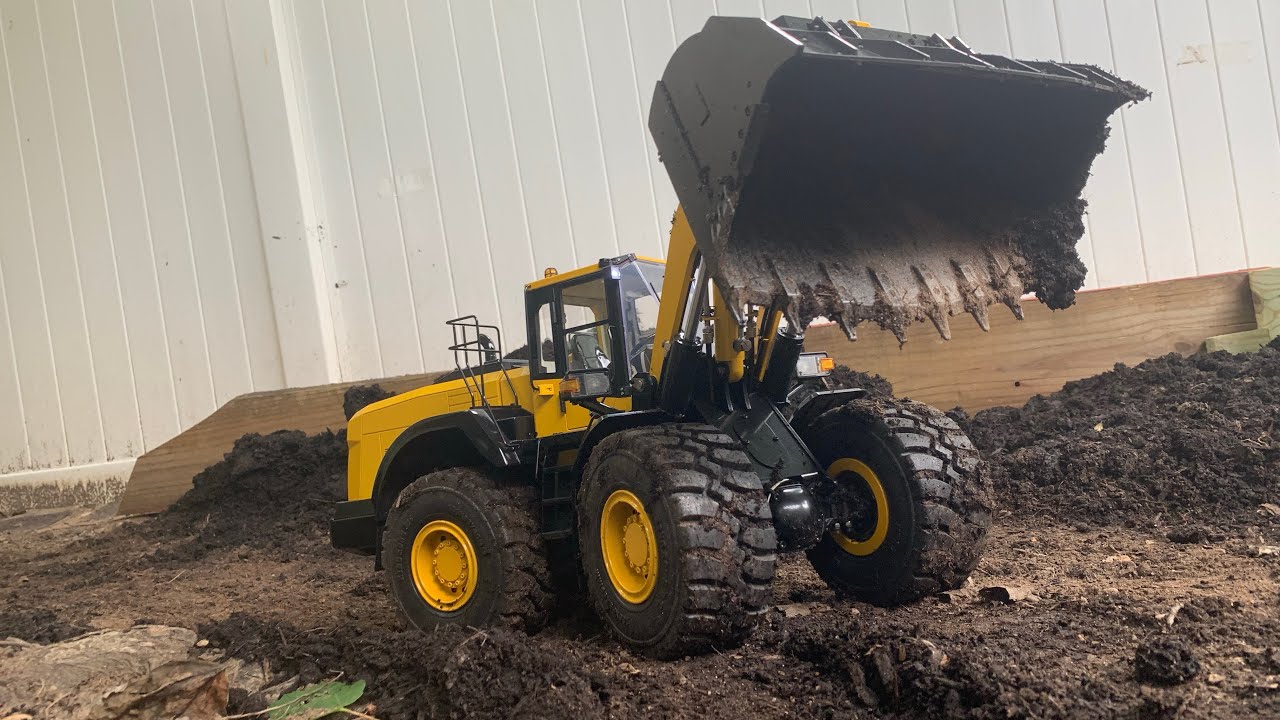 High lights from Heritage RC Front Loader School. MTRC WA480 - YouTube
