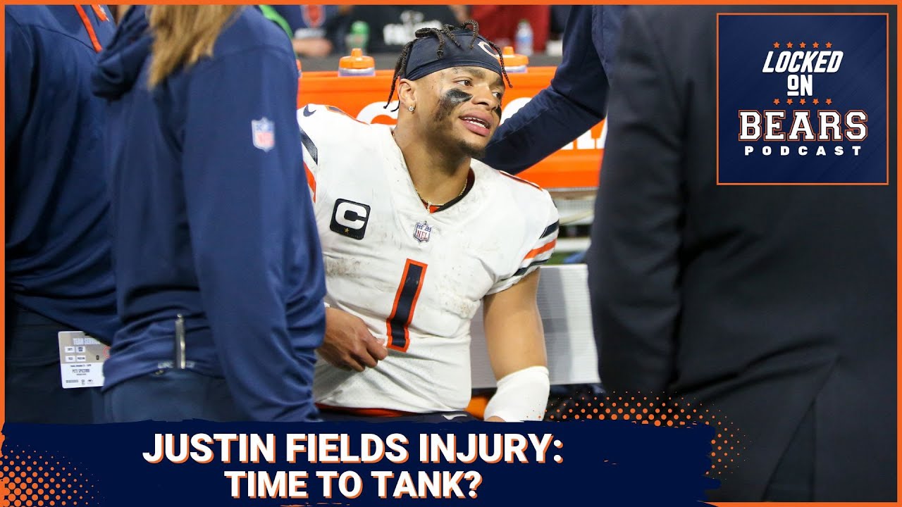 How Chicago Bears should handle Justin Fields shoulder injury - YouTube
