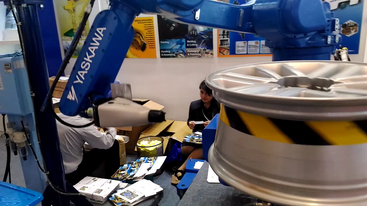 Yaskawa Painting Spoke Robot - YouTube