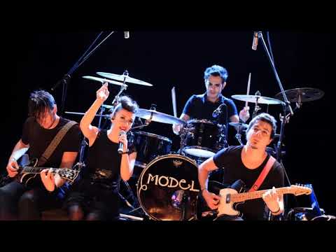 Model- Antidepresan Gülümsemesi