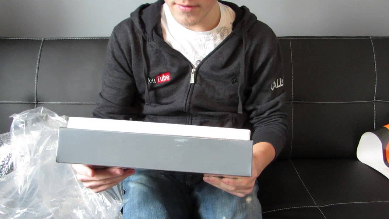 100 000 Subscriber Silver Plaque From YouTube! :) - YouTube