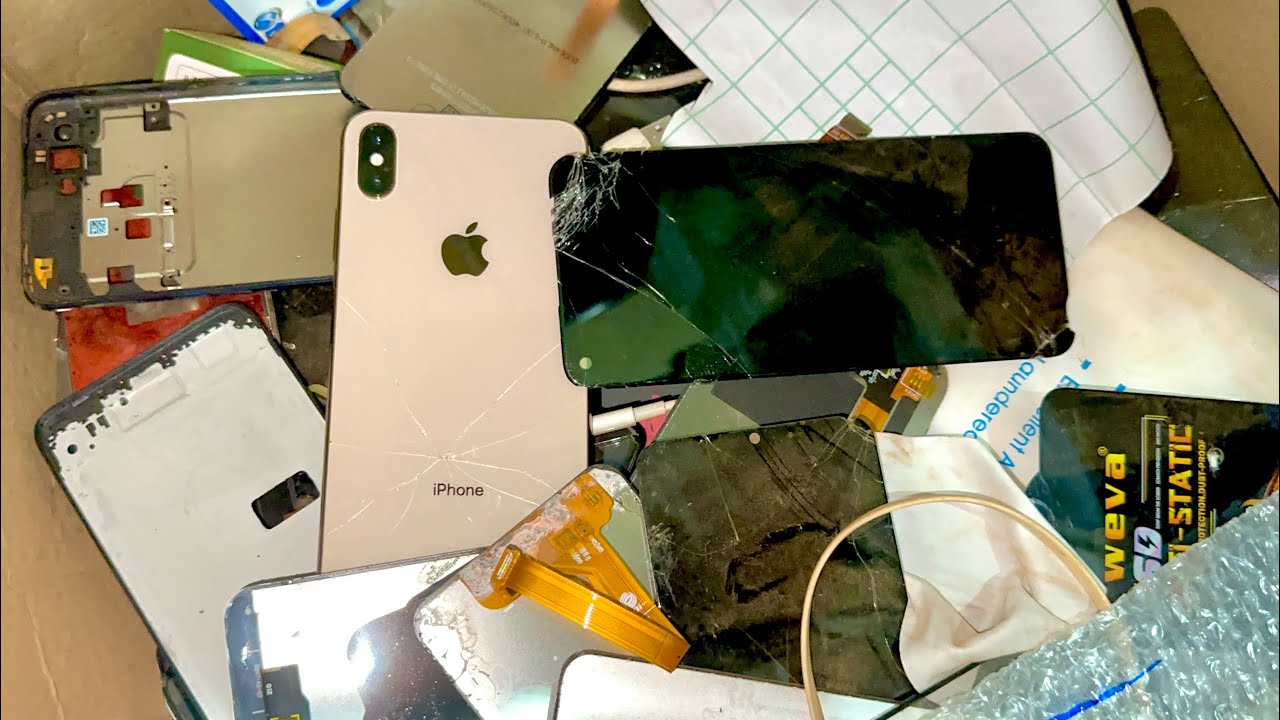 Rich man's trash, Find lots of used phones in junkyard and repair them ...