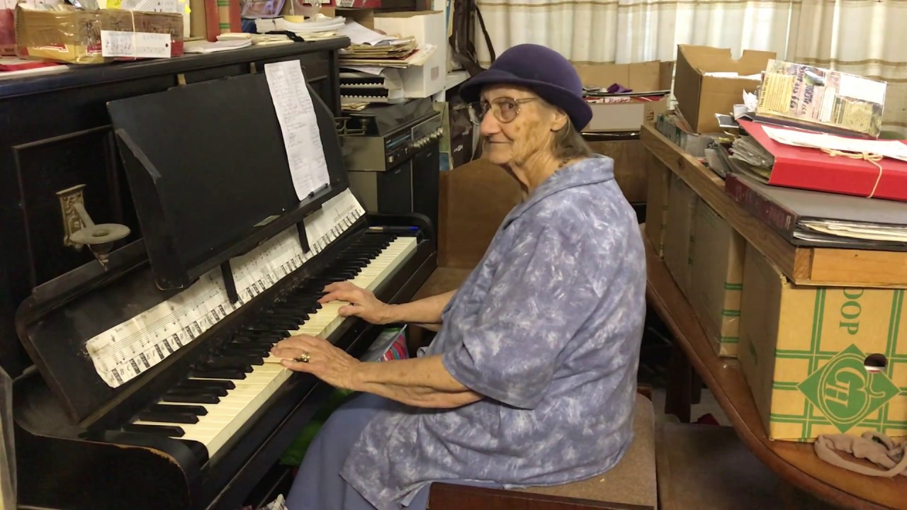Lorna Els plays the piano 2/4 (2018/10/31) - YouTube