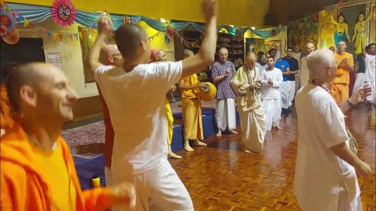 Matanga Prabhu Chants Hare Krishna in the Tulasi Puja Kirtan at ISKCON NYC - YouTube