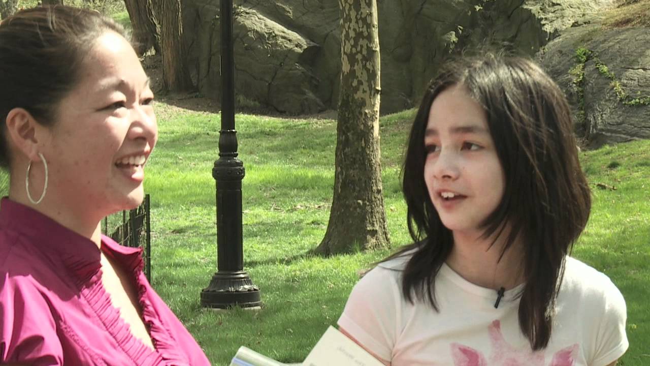 An Activist Mom Teaches Her Daughter About Outreach - YouTube