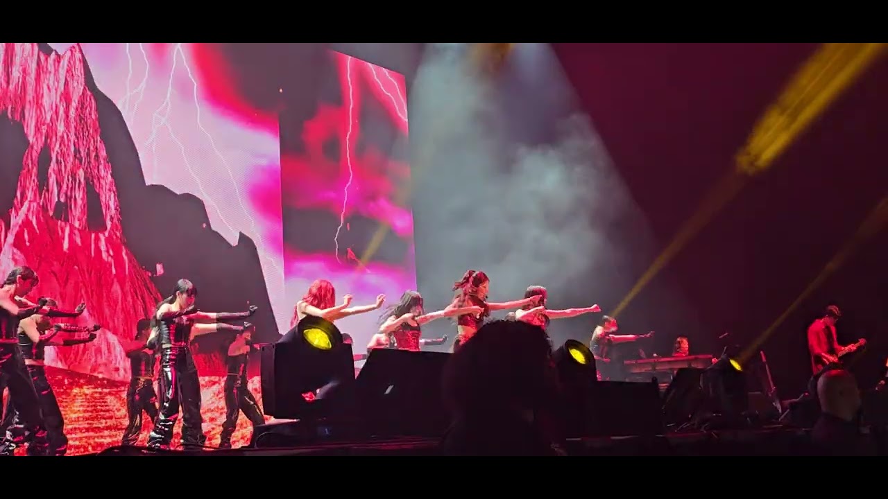Itzy @ WAMU Theater in Seattle 6/6/24 - YouTube