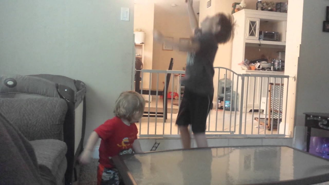 Cute boys dancing to Nyan Cat - YouTube