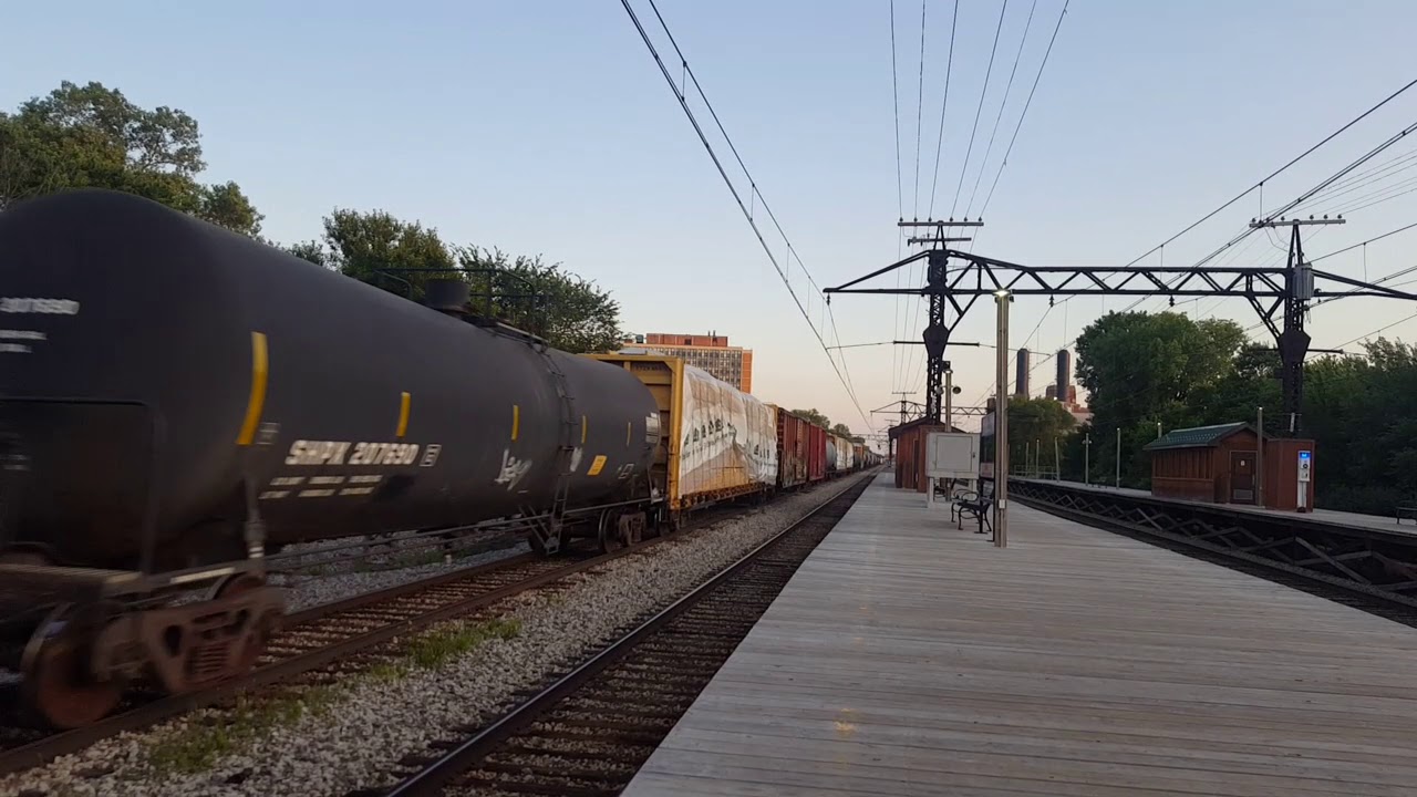 Canadian national in chicago Illinois with ic sd70 - YouTube