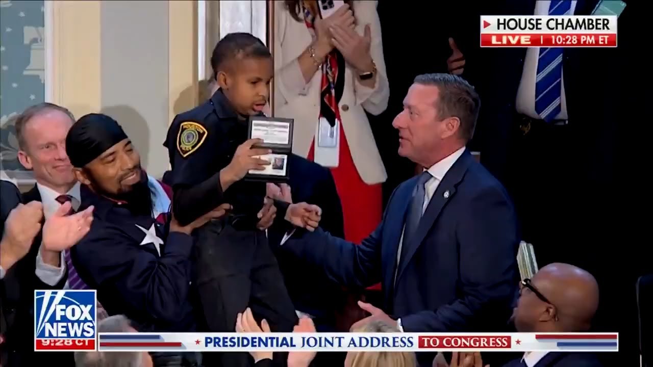 Secret Service Director Sean Curran gives DJ Daniel a hug - YouTube