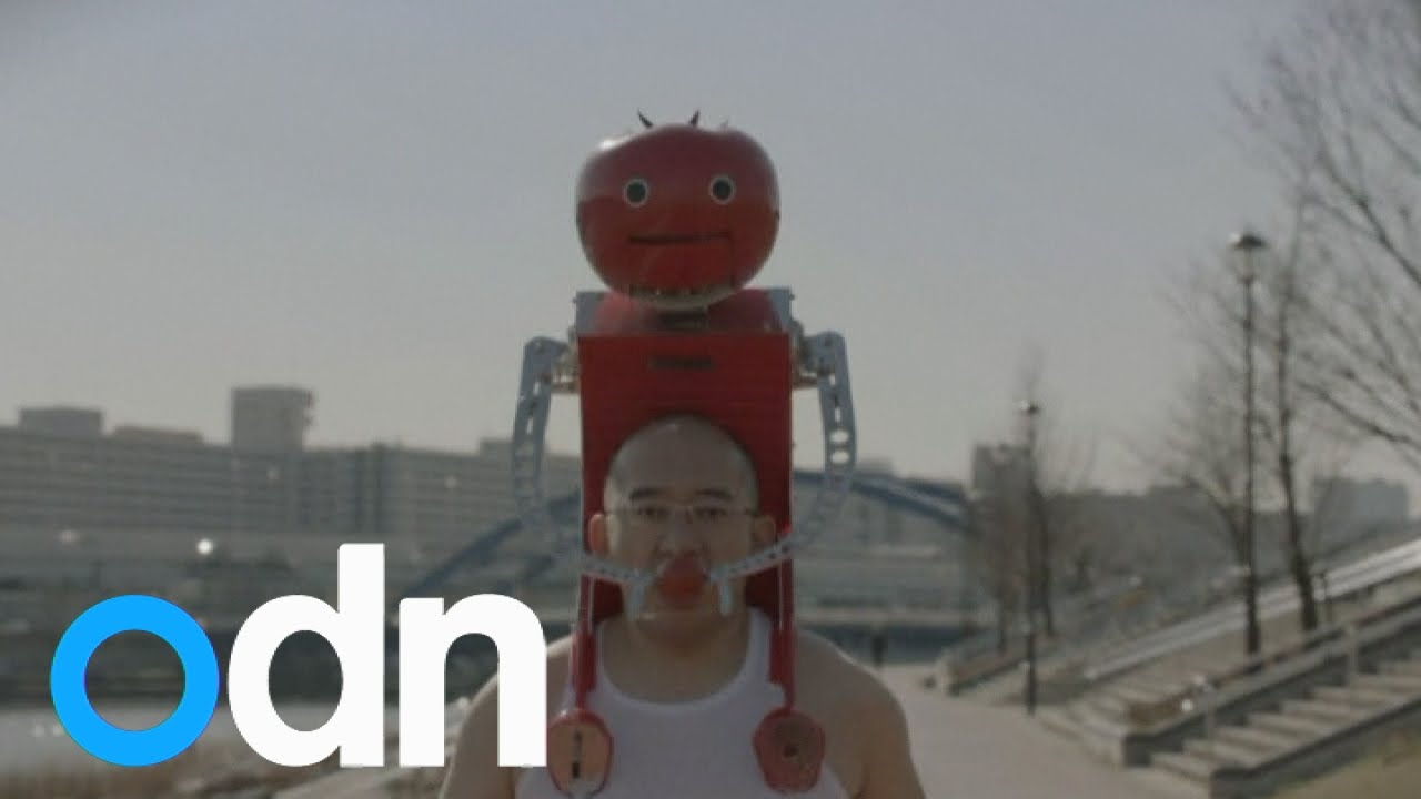 Wearable tomatoes offered to Tokyo Marathon runners - YouTube