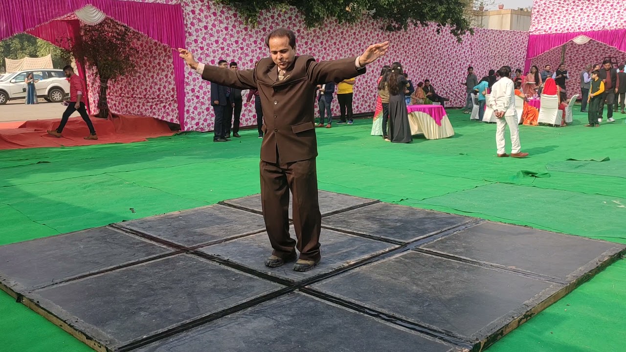 MANOJ DANCE in Ashish Engm - YouTube