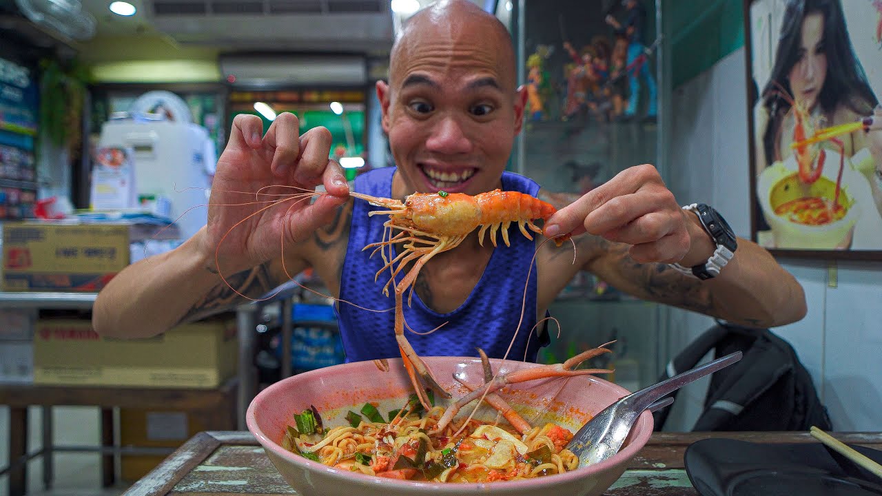 EXTREME Thai Street Food in Bangkok - GIANT SHRIMP TOM YUM GOONG ...