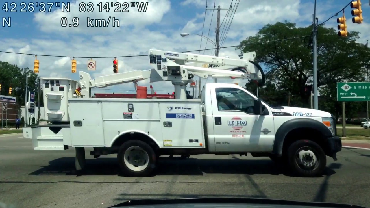 Driving along 8 Mile Road in Detroit, Michigan (Between Intersection of ...