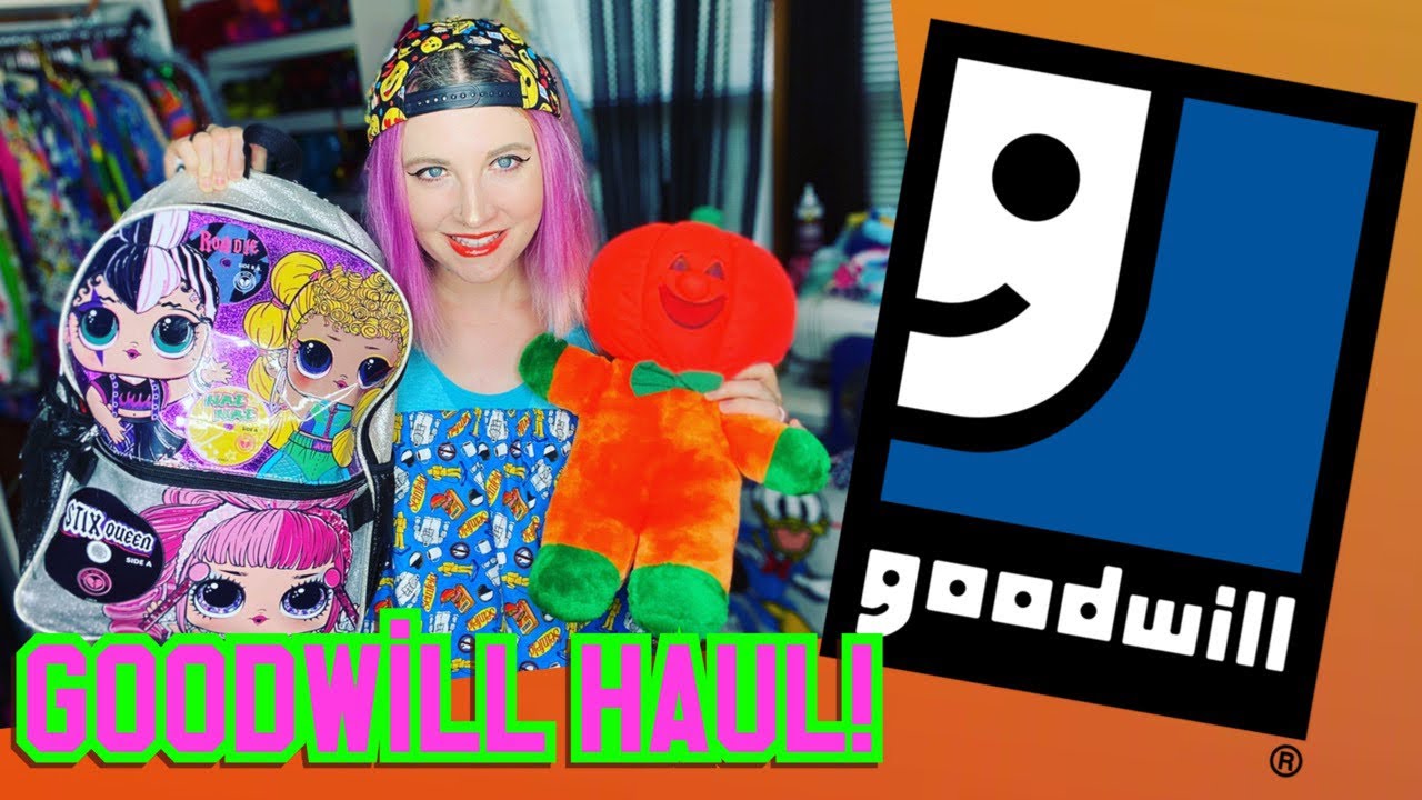 Goodwill haul! Lol surprise, vintage stuff, hats, clothing and so much ...