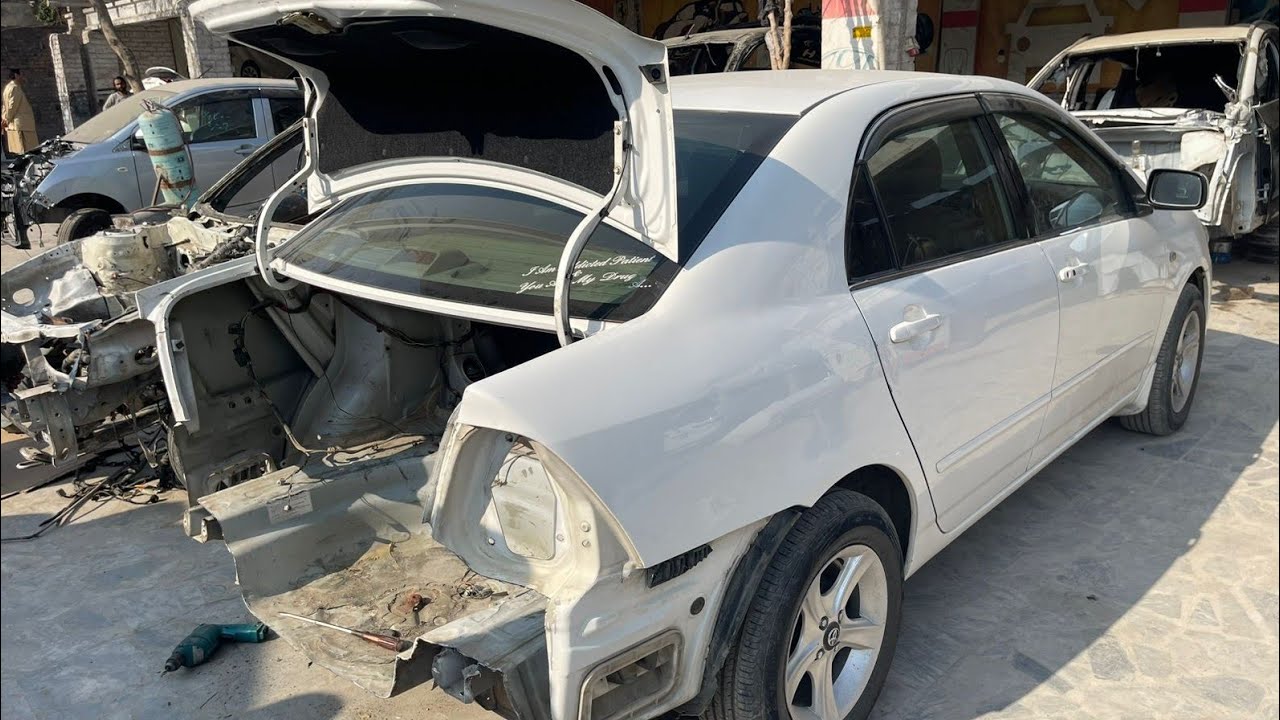 Awesome process Toyota Corolla back penal replacement by an expert ...