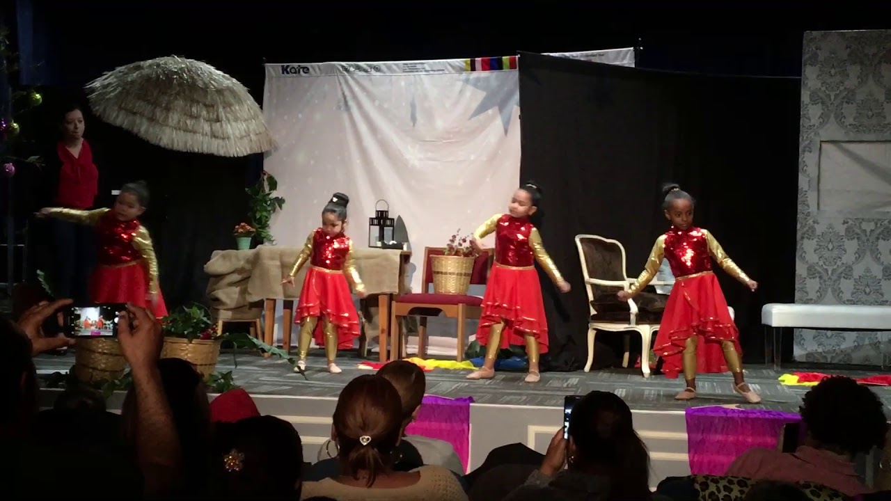 Dasha Danzando en obra de Navidad - YouTube