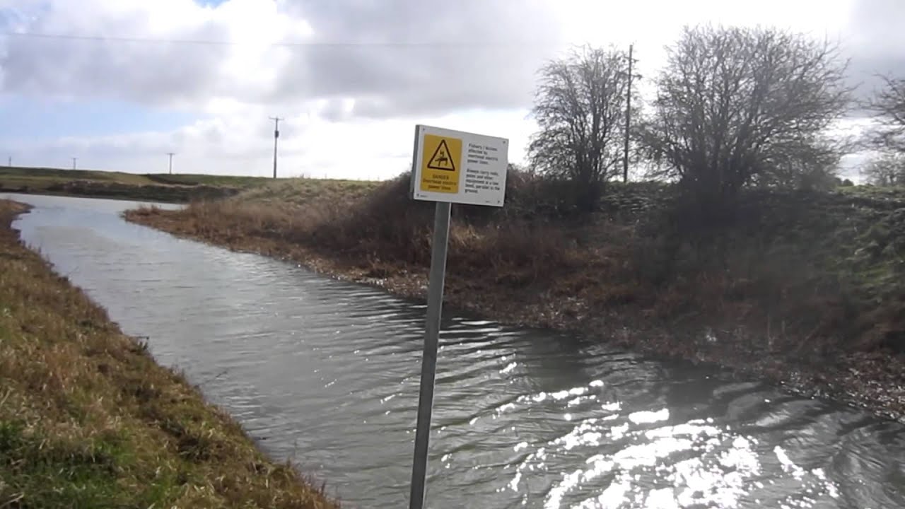 Walkabout : Visiting tetney lock in lincolnshire - YouTube