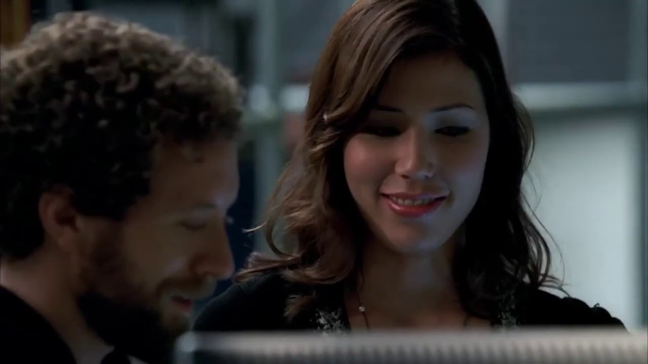 Bones - Angela y Hodgins (2x03) - YouTube