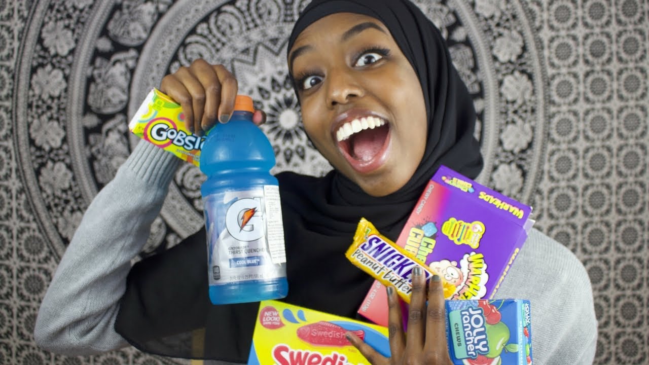 SOMALI GIRL TRIES AMERICAN CANDY PART 2! - YouTube