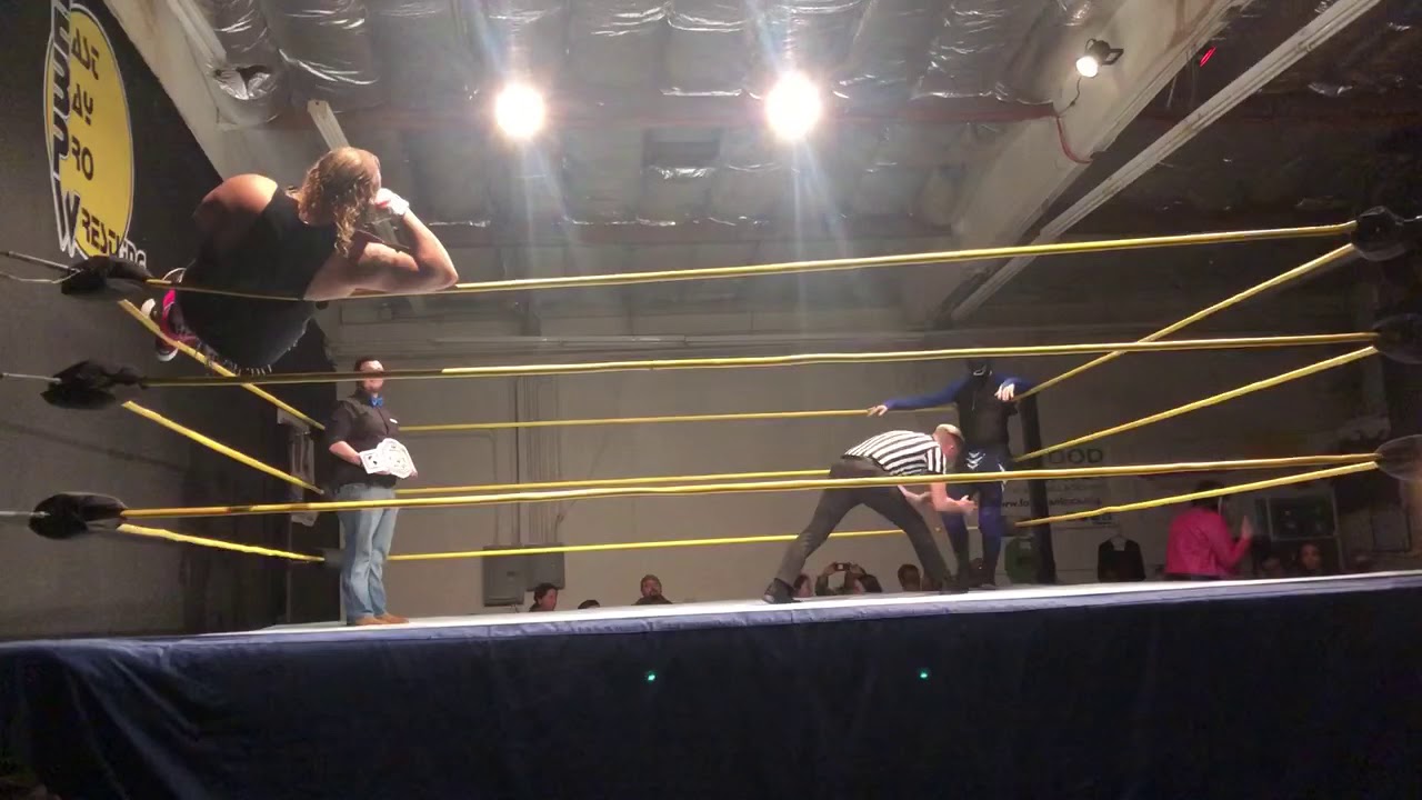 Night Shadow vs Shaun Sims for the WWZ title - YouTube