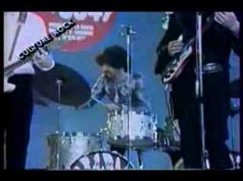 Pink Floyd's David Gilmour debuts on vocals in 1968