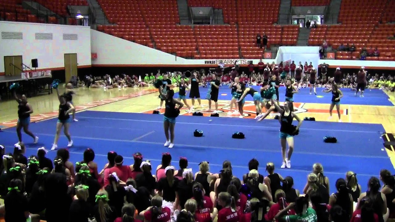 cheerleader flip flop kick to head - YouTube