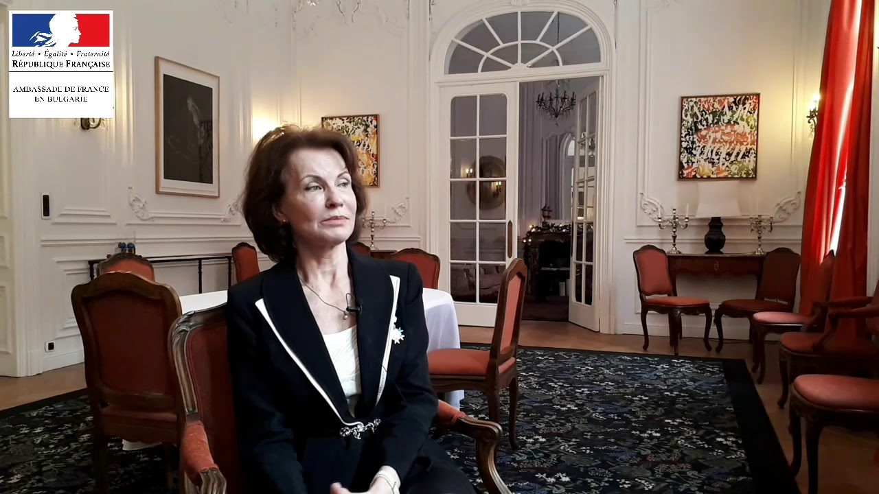 3 questions à Maria Niculescu, directrice de l'ESFAM - YouTube