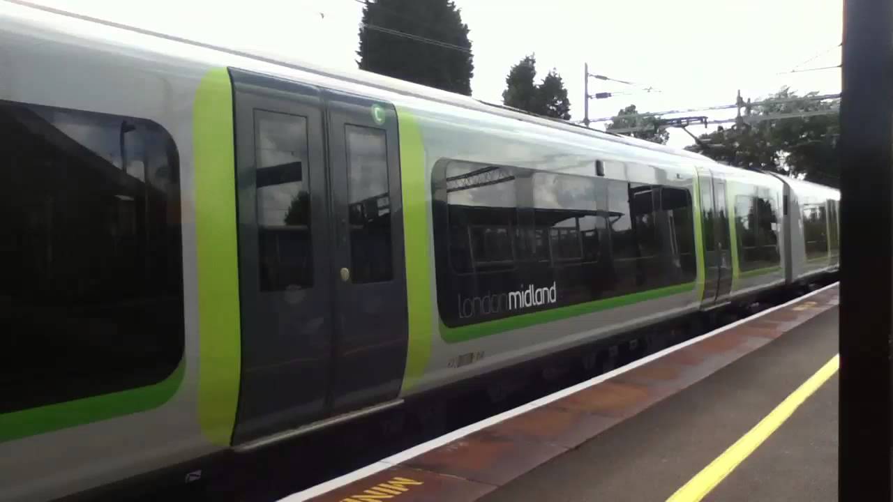 8 car class 350 arrives into Stechford. - YouTube
