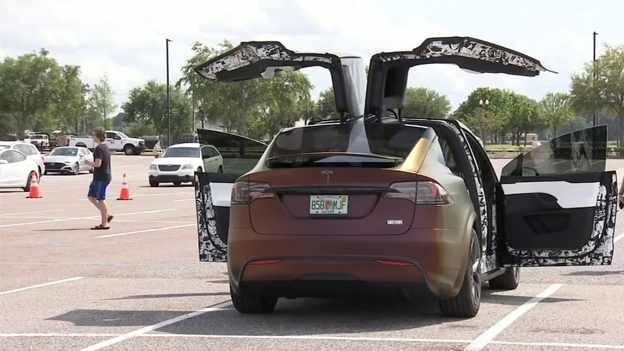 ‘Future is here’: JEA hosts event to get drivers buzzing about electric ...