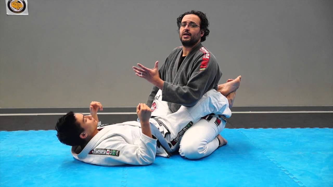 Posture in closed guard - YouTube