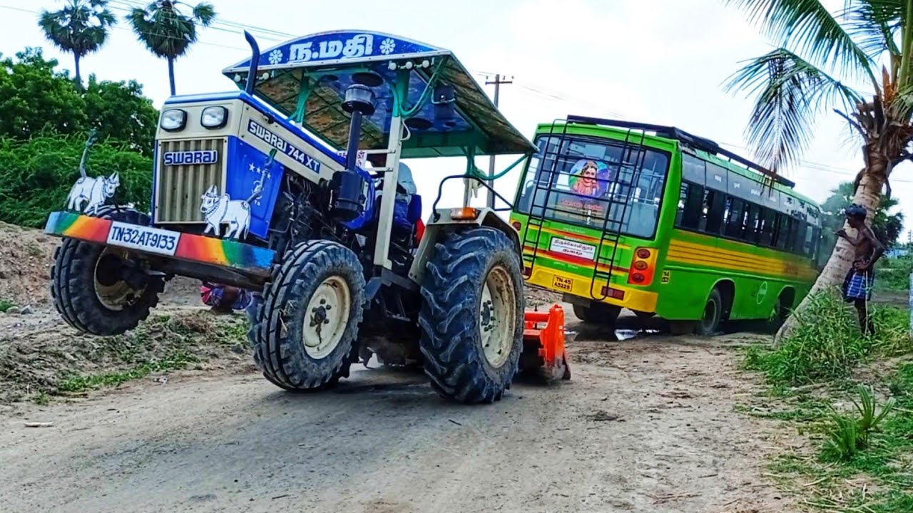 Bus stuck in mud pulling Swaraj 744XT Tractor Amazing Stunt Swaraj ...
