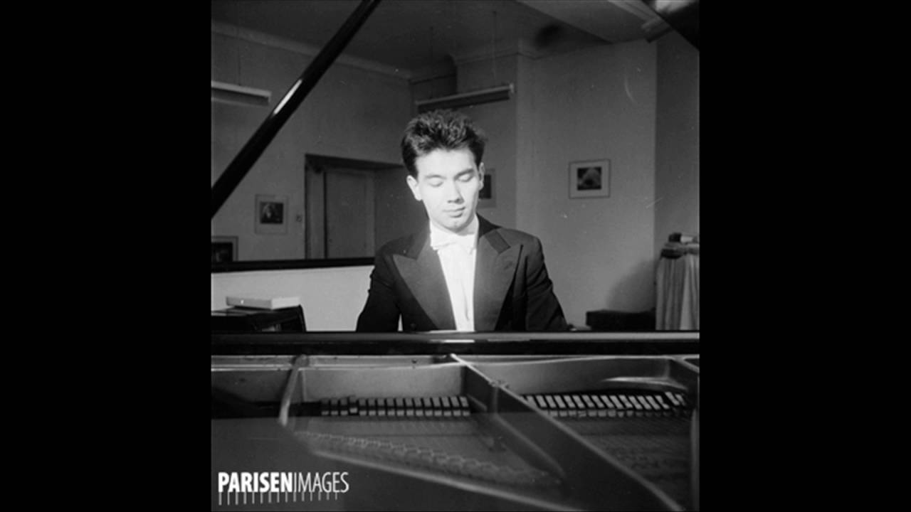 Alain Bernheim plays Chopin Mazurkas - YouTube