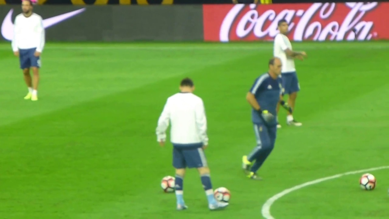 Lionel Messi...practicing kicks at Copa America 2016 - YouTube