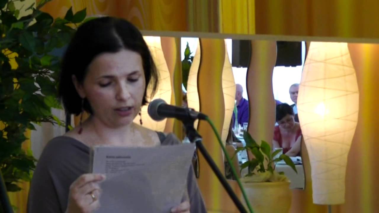 Danuta Dąbrowska - wiersze " Czas oczekiwania" i " Nie kocham Cię." - YouTube