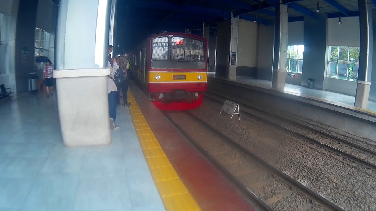 Kereta Api KRL Commuter Line Rangkas Bitung dan Tanah Abang di Stasiun ...