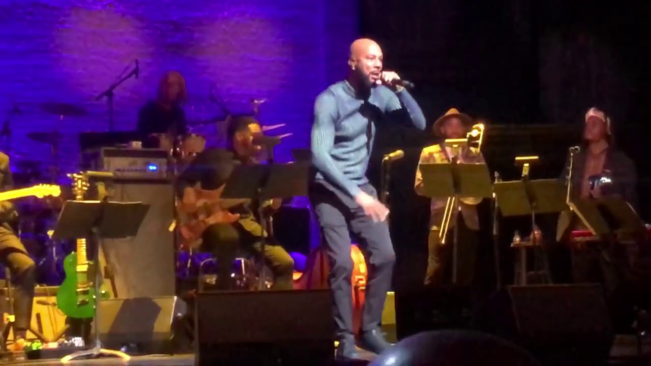 Common performs Black America Again at the Apollo Theater - YouTube