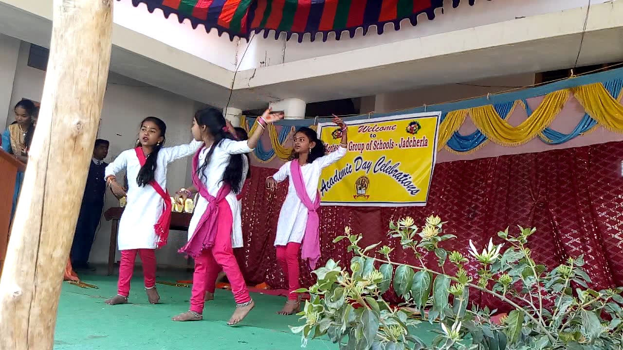 Cham cham song - YouTube Music