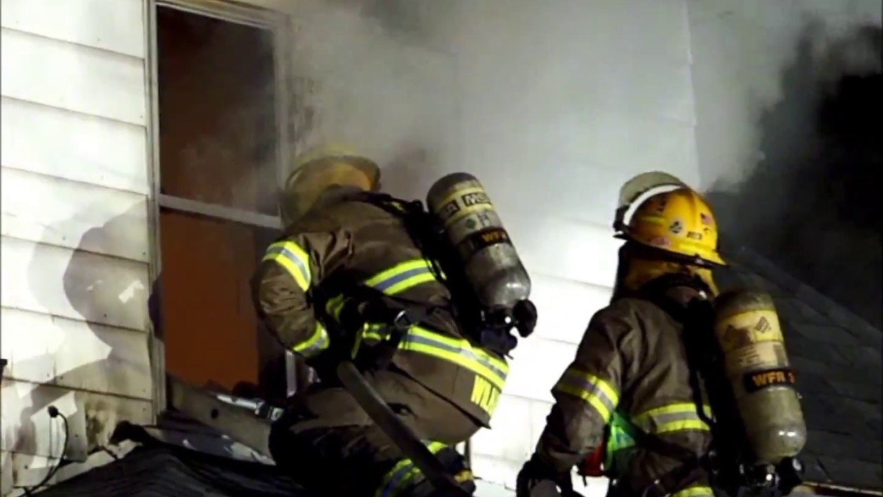 House fire, W 2nd St., Waterloo, Iowa Jan. 9, 2017 - YouTube