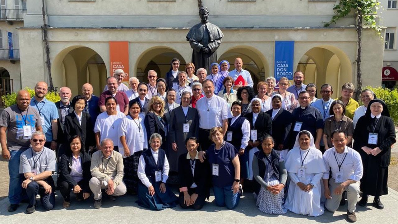 Salesianos se reúnem para aprofundar a missão e espiritualidade - YouTube