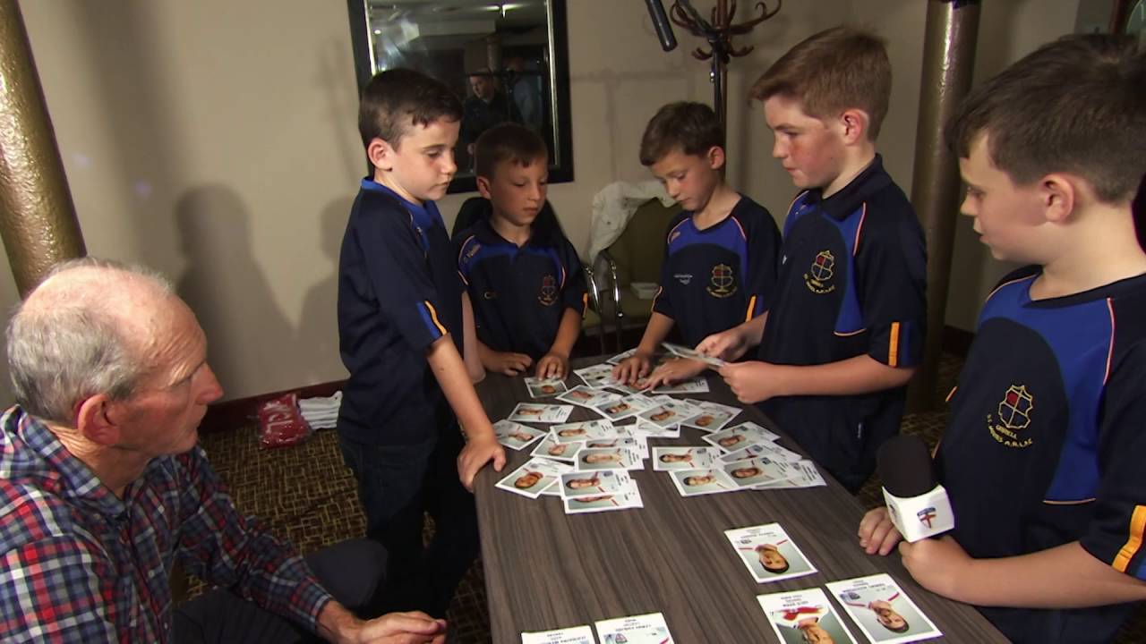 Young fans help Wayne Bennett with his first England RL squad selection ...